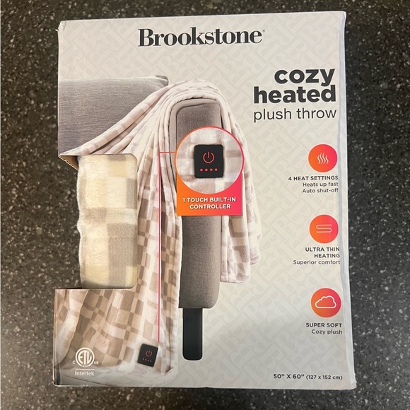 Brookstone | Bedding | New In Box Brookstone Heated Plush Throw In ...